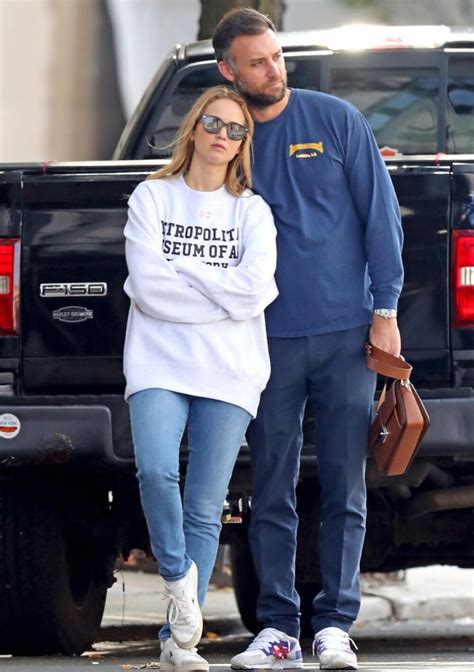 Who Is Jennifer Lawrence Boyfriend In 2024 Is She Married Creeto