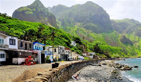 Visite Brava A Ilha De Cabo Verde De Paisagens Verdejantes