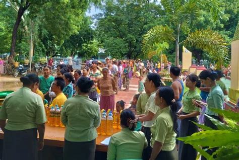 ရေစကြိုမြို့နယ်တွင် အခြေခံစားသောက်ကုန်ဖြစ်သည့် စားအုန်းဆီများ ဈေးနှုန