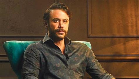 كوبرا يواجه عيسى الوزان محمد إمام يروج لفيلمه مع باسم سمرة