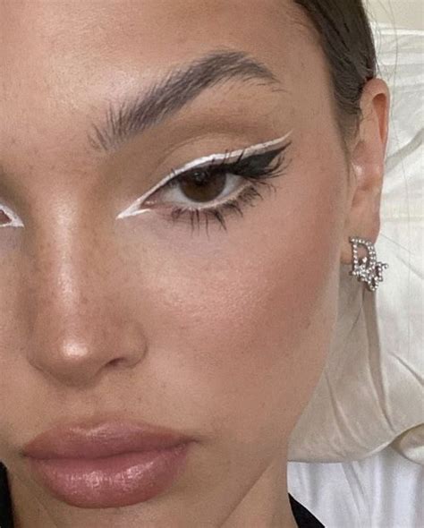 Original Style On Instagram “white Eyeliner Credits ” Maquillaje