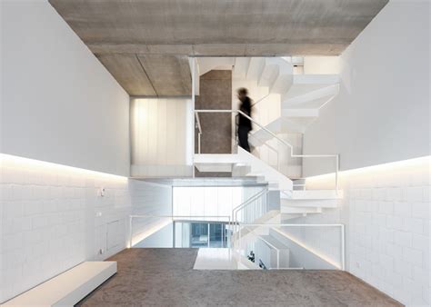 Rue Spaces Casa 20 Has A Translucent Glass Facade