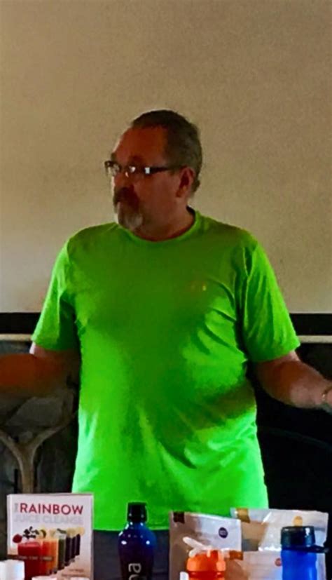 Dr Ginger Als Doctor Says He No Longer Needs Surgery On His Broken Leg His Bones Have Healed