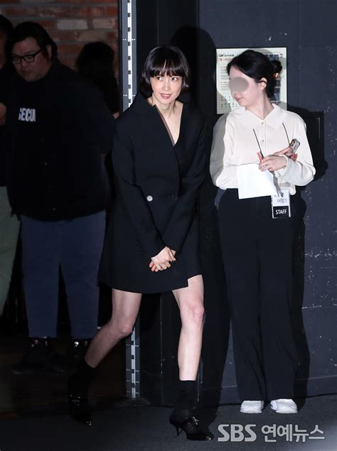 E포토 이나영 영화관 밝히는 미모