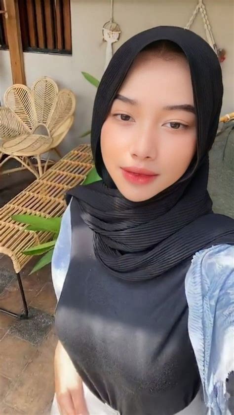 Pin oleh Muthu di komban | Gaya hijab, Wanita berlekuk, Wanita