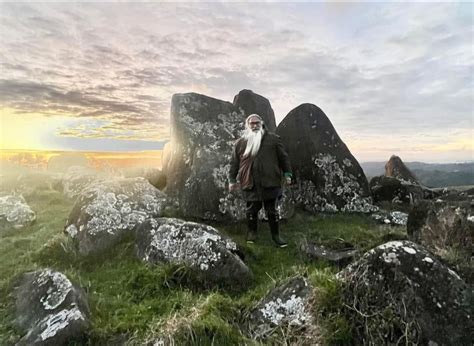 Nga Kua Heke Ngā Kapua Ki Runga Huruiki Maunga I Te Rironga O Te Rā