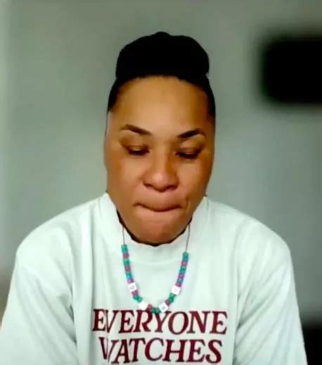 Dawn Staley Necklace Has Special Meaning As She Receives Ncaa Tournament Surprise The Mirror Us