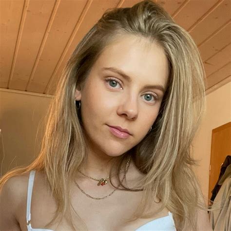 Claire 🌸 Snipfeed