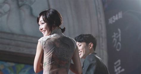 김선영 그림같은 뒷태 문신 돋보여