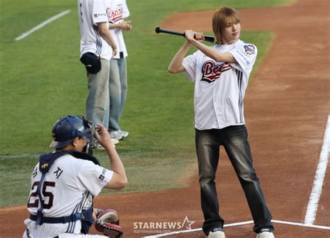 포토 성민 두목곰 앞에서 시타 뿜뿜 스타뉴스