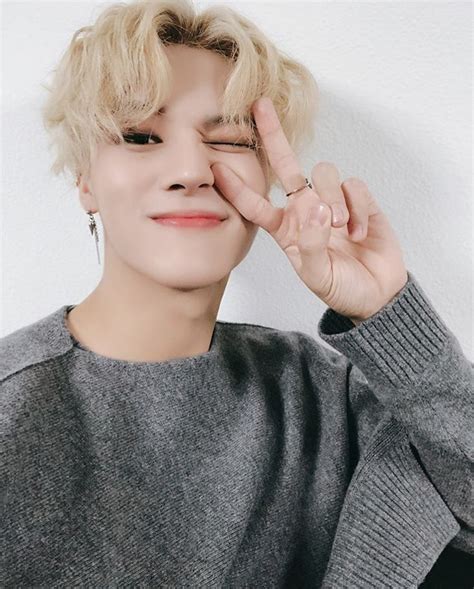Ateez Ateezkpop Wooyoung Jungwooyoung Selfie Selca Fluffy Soft Blonde Peace Peacesign