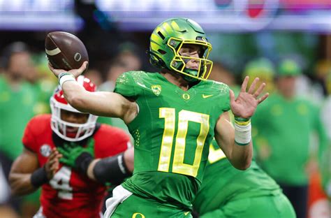 Auburn Football Twitter Reacts To Bo Nixs First Interception As Oregon Qb