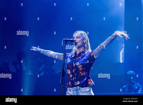 Gin Wigmore Sings On Stage During The Music Concert Beautiful Mess
