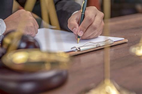 Woman Seeking 1 Million Payout From Geico After Allegedly Contracting