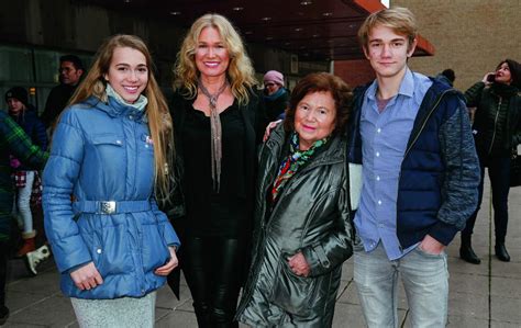 Benedicte Adrian Smilte Tappert Sannheten Var En Annen Underholdning