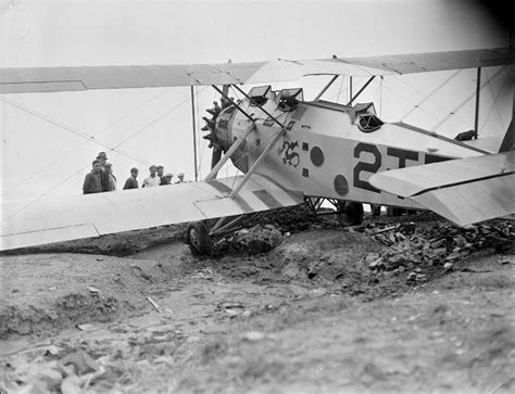 25 Incredible Photos Of Aviation Accidents Taken By Leslie Jones In The