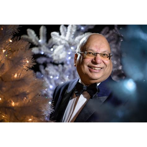 Premier Decorations John Athwal Receives Obe From The Queen Pg Buzz