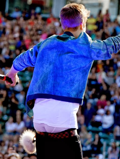 Celeb Saggers Justin Bieber Flashes His Underwear At Wango Tango