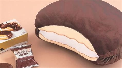 You Wont Be Able To Eat The Giant New Choco Pie Released In Japan
