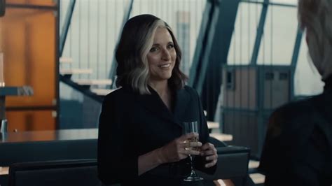 Julia Louis Dreyfus Was Sitting Behind Someone Binge Watching Veep In