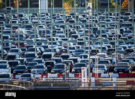 Volles Parkhaus P2 Am Flughafen Köln Bonn Nrw Deutschland Parkhaus
