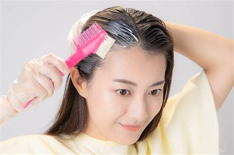 白髪染めはセルフがいい？メリット＆デメリットから正しいやり方まで徹底解説！ Licolo