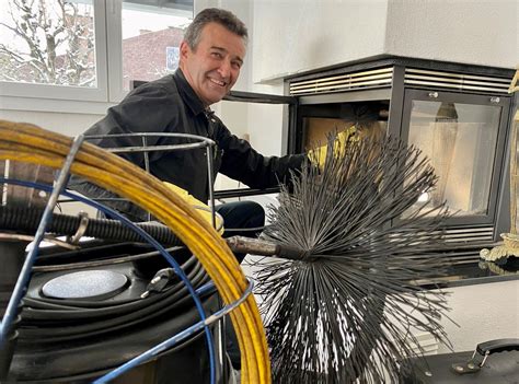 Zuzwil Markus Wick Hängt Den Kaminbesen An Den Nagel