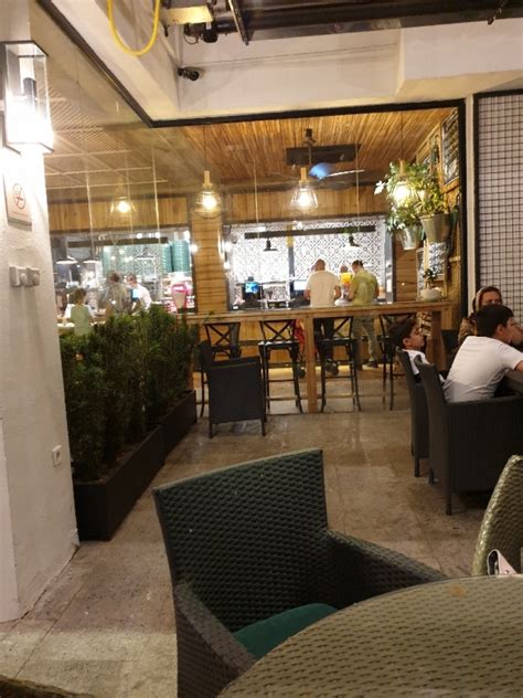 اطلاعات کامل رستوران چیکن فکتوری در شهر تهران، ایران لست‌سکند