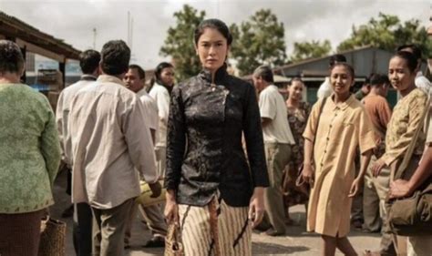 Mengenal Janggan Kebaya ‘jeng Yah Gadis Kretek Yang Sukses Mencuri