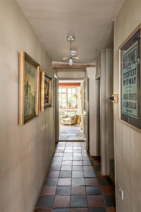 Hall Decoration Ideas To Spruce Up Your Entryway