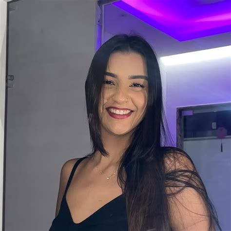 Raphaela Menezes Raphaelamenezess • Threads Say More