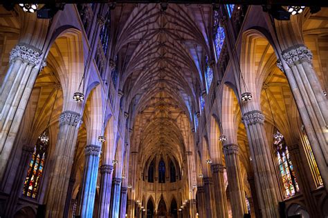 뉴욕 맨해튼에 있는 성 패트릭 대성당의 아름다운 인테리어 배경 주제에 대한 스톡 사진 및 기타 이미지 배경 주제 성당 0