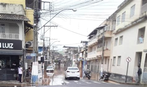 Rio Itabapoana Atinge Ruas De Bom Jesus No Rj E No Es Portal