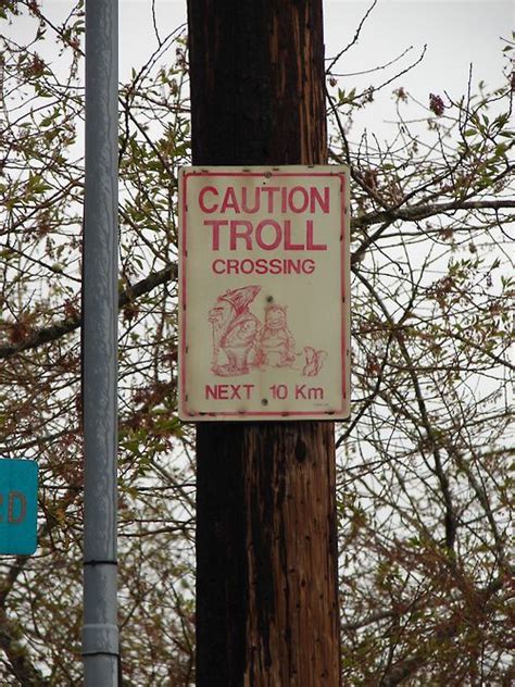 Sinais De Travessia De Troll Na Noruega Troll Aesthetic Troll Signs