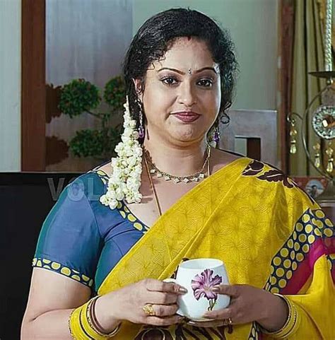 Pin By Viz Pill On Actress Raasi Mantra Bollywood Actress Hot Photos Beautiful Curvy Women