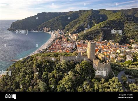 Die Burg Castello Di Monte Ursino Noli Und Die Küste Aus Der Luft