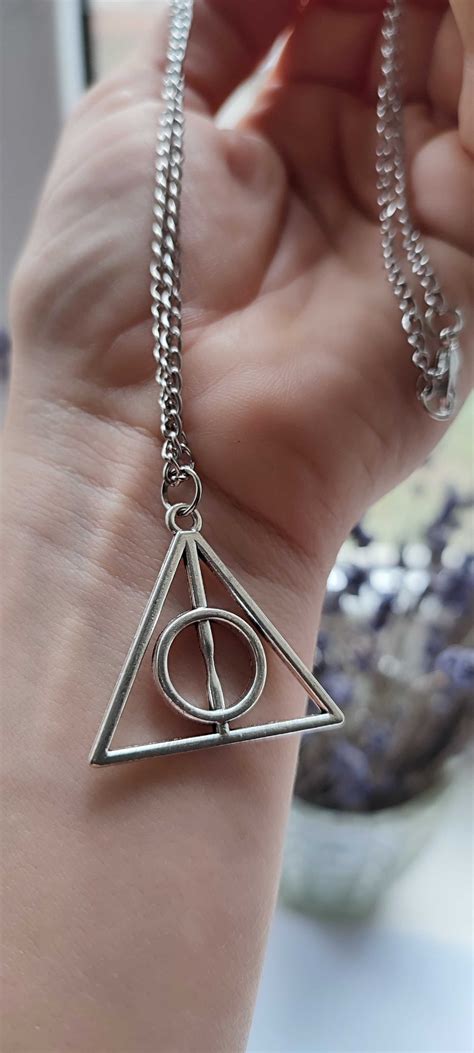 Ланцюжок з кулоном набір Гаррі Поттера Дари Смерті та Маховик Часу 150 грн Цепочки