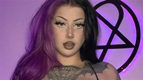 Ravengriim Before Bbl Her Butt Didnt Look As Unnatural As Now