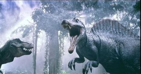 수영하는 육식 공룡 스피노사우르스 악어처럼 생겼는데