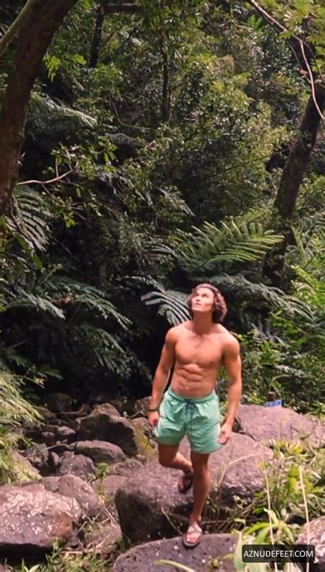 Travis Long Feet Aznudefeet Men