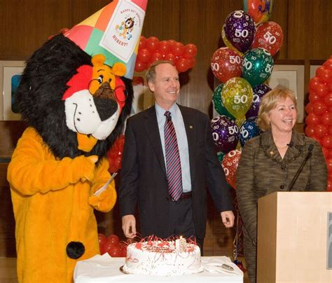 With Rebranding Bmo Bank Wont Have A Den For Hubert The Harris Lion