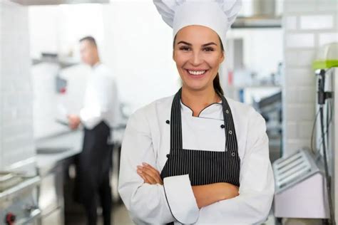 5 Female Hells Kitchen Sous Chefs We Adore Women Chefs