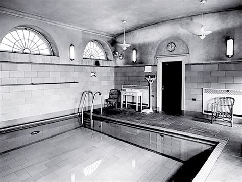 White Houses Hidden Swimming Pool Cord Magazine