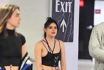Ariel Winter Oops Nipslip Moments