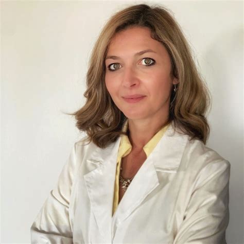 Dott Ssa Chiara Cornacchia Senologa Chirurga Generale Prenota Online Miodottore It