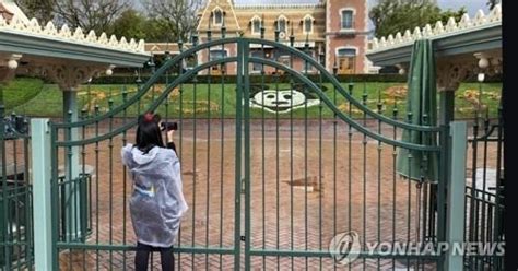 야속한 코로나19 디즈니 디즈니랜드 재개장 무기한 연기