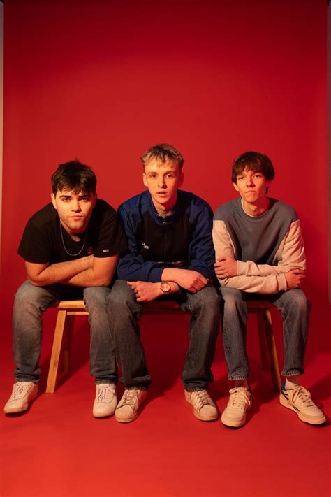 Glasgow Indie Rock Trio Tracers Share Electrifying New Single Push And