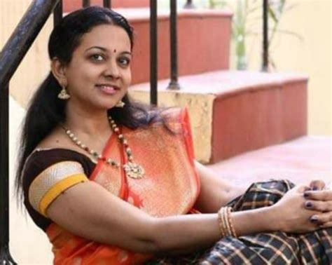 Photos உலக அழகி நான் தான் பாடலில் வரும் நடிகையை நியாபகம் இருக்கா