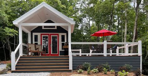 Look Inside This Amazing Tiny Home With Spacious Deck