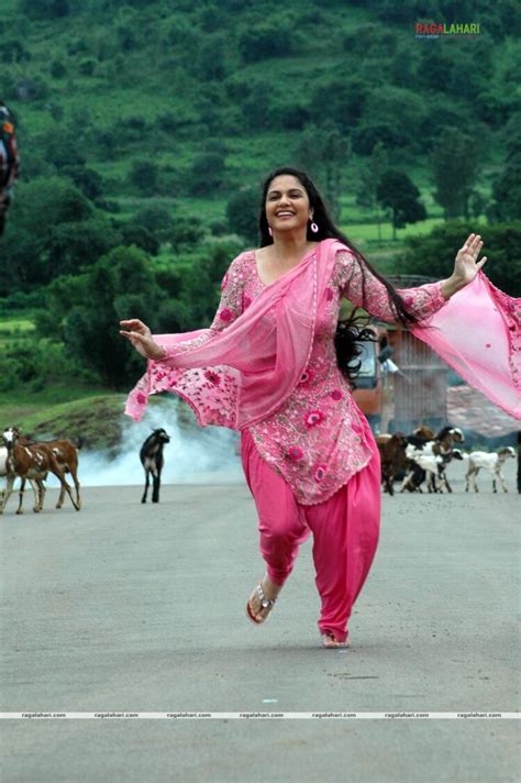 Gracy Singh Feet